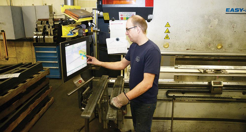 Bending parts revolves around modeling software (video-enhanced)