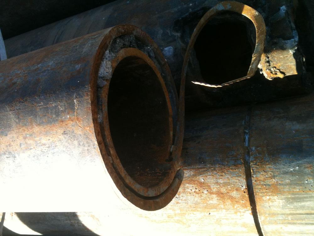 Downhole casing and pipe cutting system features ultrahigh-pressure ...
