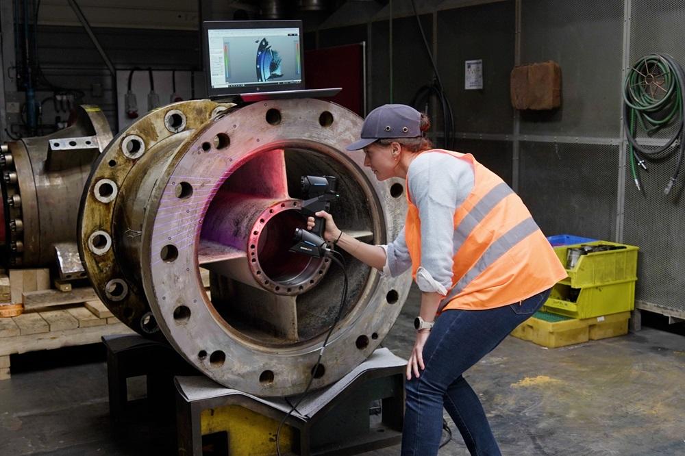 Hand-held 3D scanning devices allow scanning in multiple environments
