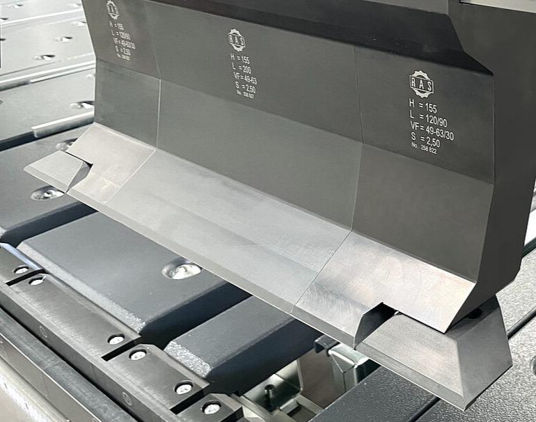 Sheet metal folding basics: how bend radius and angle really form