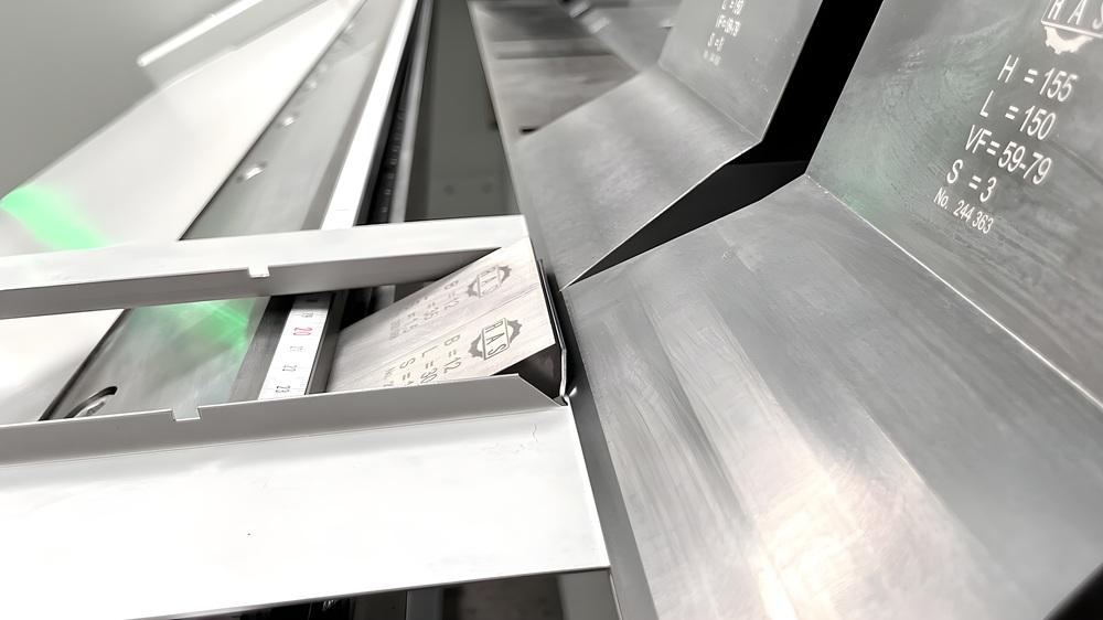 Sheet metal folding basics: how bend radius and angle really form